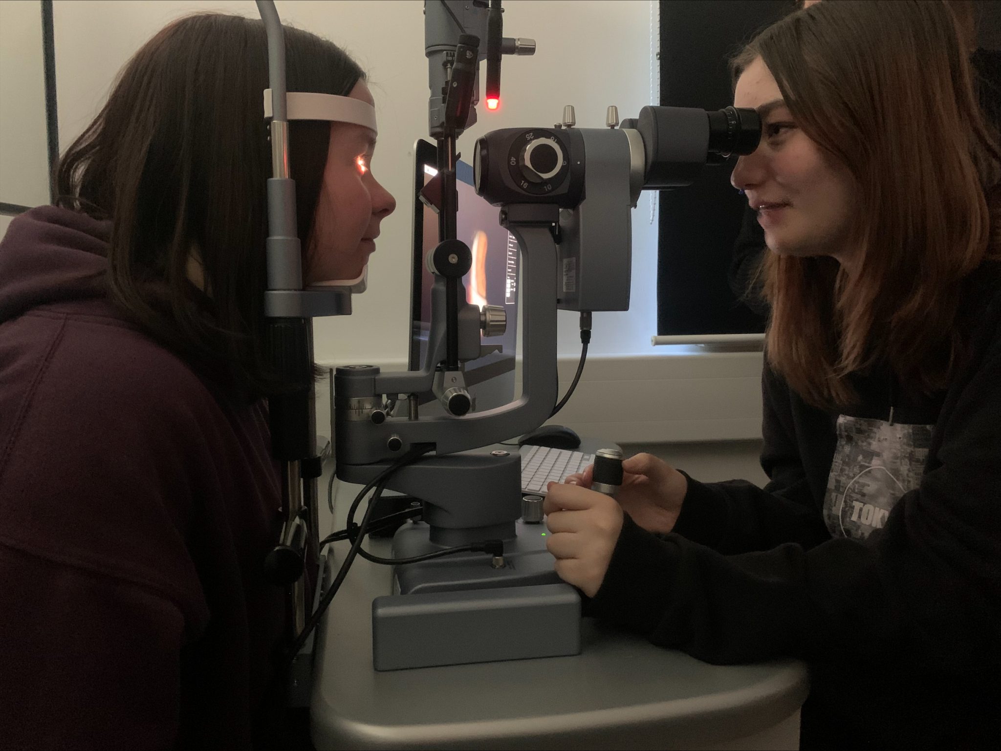 Optometry taster day inspires school students – Careers in Eyecare